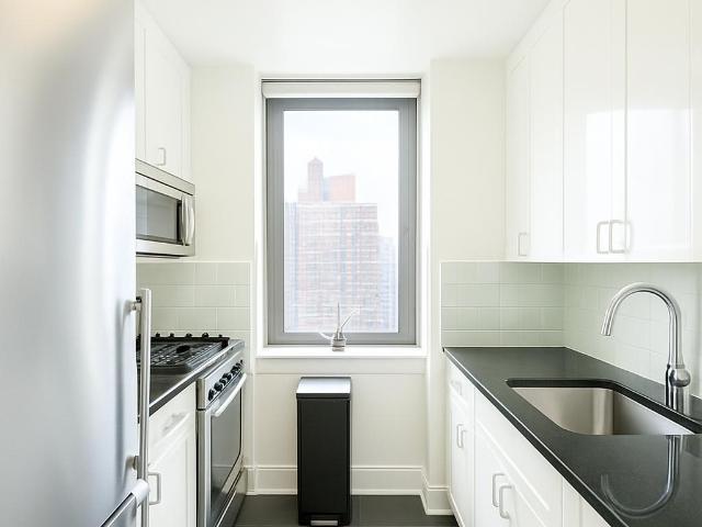 300 E 64th Street 27C