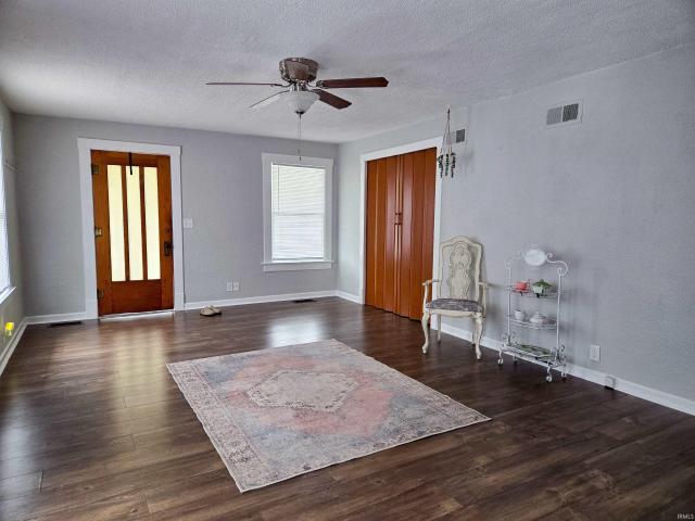 300 E 6th Street