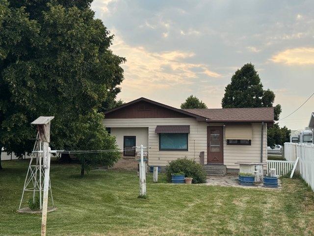 300 E B St, Valentine, NE 69201