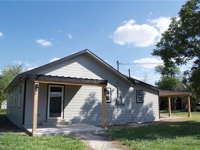 300 E Le Roy St, Three Rivers, TX 78071