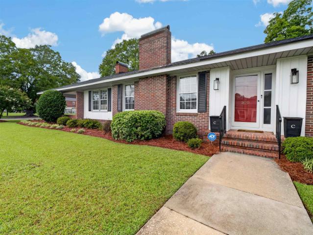 300 E Lloyd St
