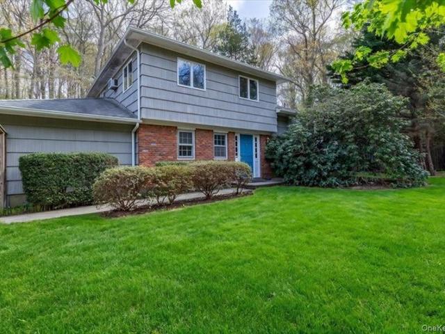 300 E Main St, Centerport, NY 11721