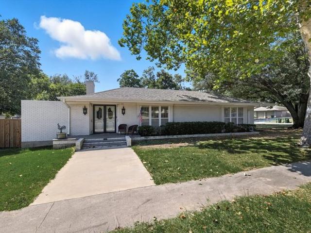 300 E Main St, Whitesboro, TX 76273