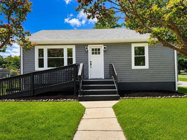 300 E Riverside Dr, Salem, VA 24153