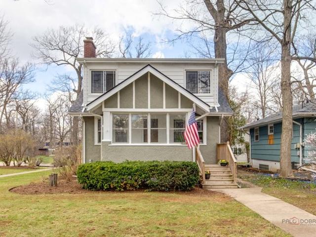 300 E Sheridan Pl, Lake Bluff, IL 60044