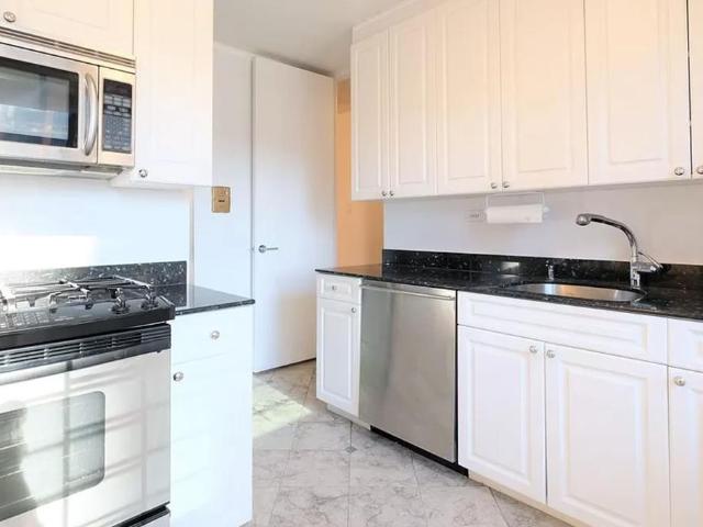 300 East 40th Street, New York, NY