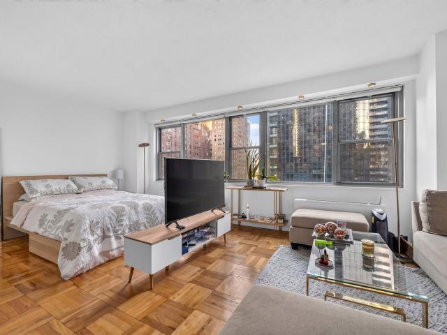 300 East 40th Street, New York, NY