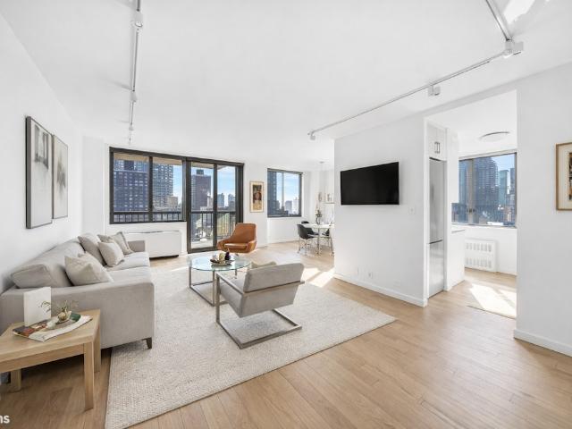 300 East 54th Street, New York, NY