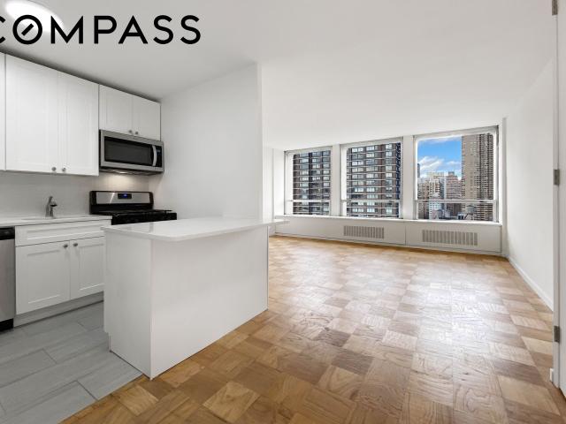 300 East 33rd Street, New York, NY