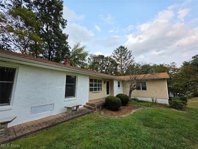 300 Eastlawn Cir, Zanesville, OH 43701