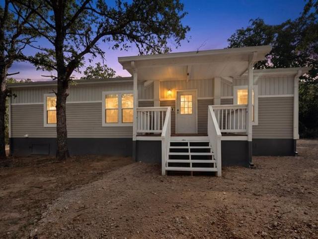 300 Flaming Oak Dr, Bastrop, TX 78602