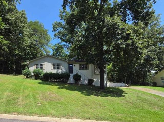 300 Kimbo Dr, Center Point, AL 35215