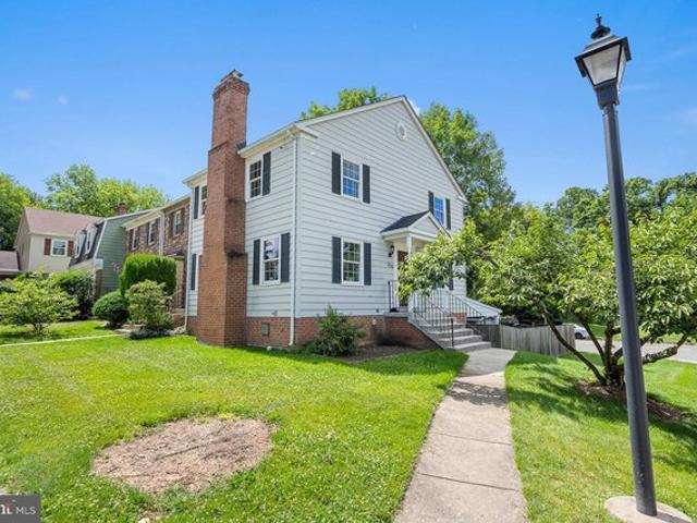 300 Holly Ct, Herndon, VA 20170