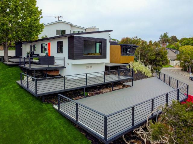 300 Holmwood Dr, Newport Beach, CA 92663 | MLS #OC26033