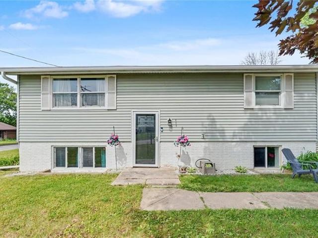 300 Holt St, Anamosa, IA 52205