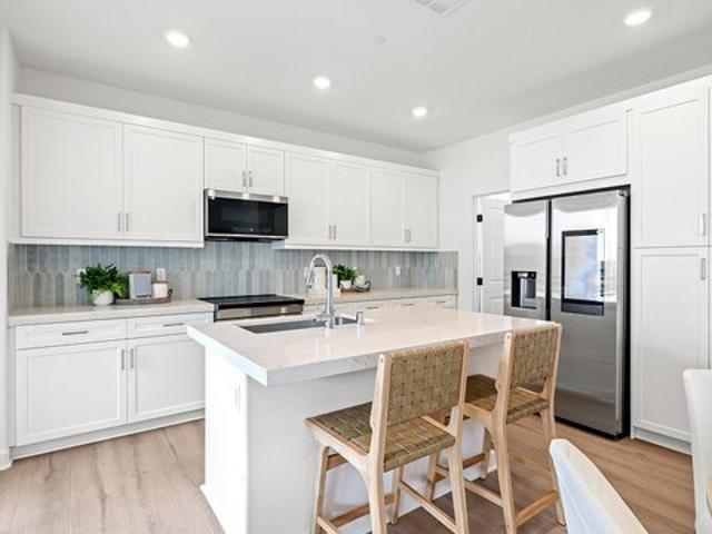 300 Honeysuckle Way, Oceanside, CA 92057