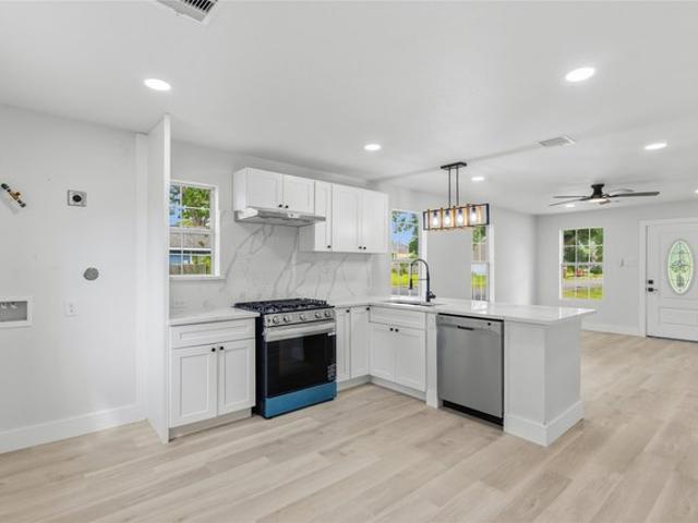 300 Hafer St, Baytown, TX 77520