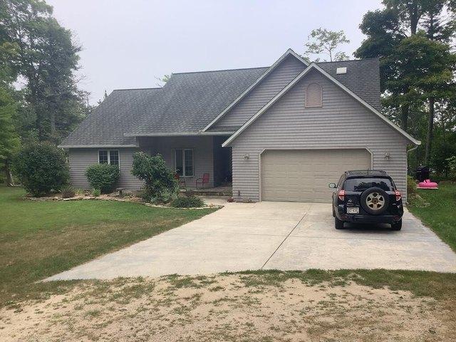 300 Hemlock Dr, Washington Island, WI 54246