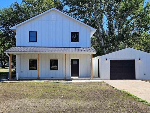 300 Iowa St, Centerville, SD 57014