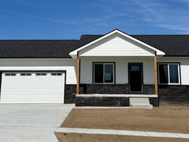 300 Jo Ln, McCool Junction, NE 68401