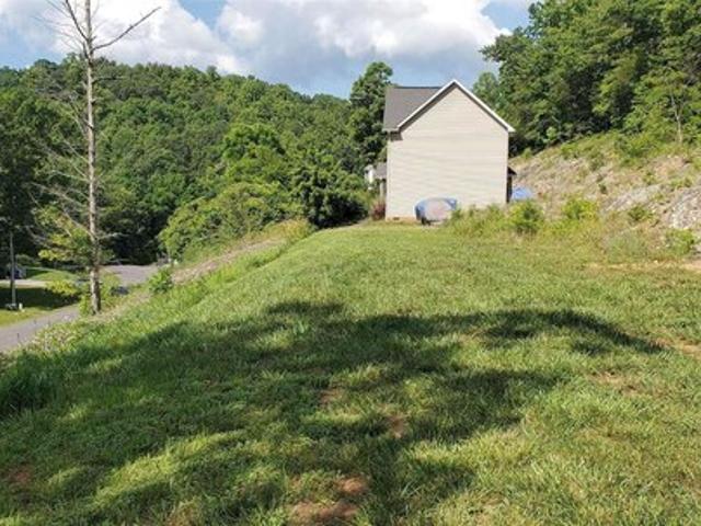 300 John Lemley Ln, Christiansburg, VA 24073