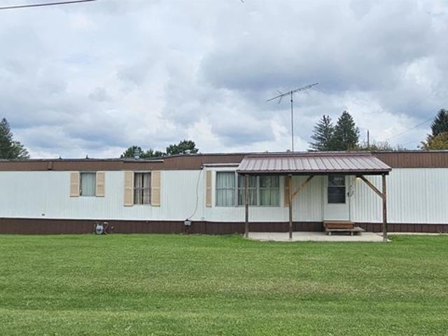 300 Johnson Bradshaw St, Belington, WV 26250