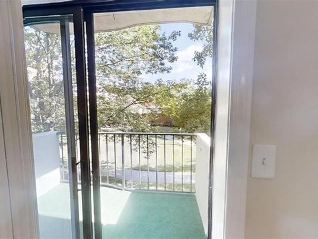 300 Johnson Ferry Rd NE Unit B202, Sandy Springs, GA 30328