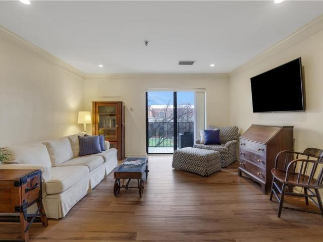300 Johnson Ferry Road NE B206