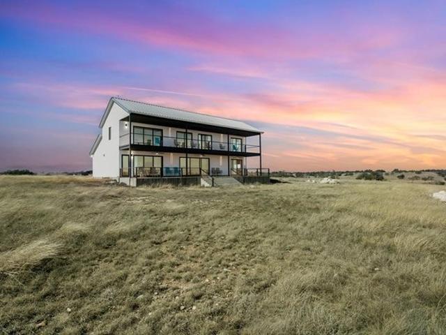 300 Junker Hill Dr, Fredericksburg, TX 78624