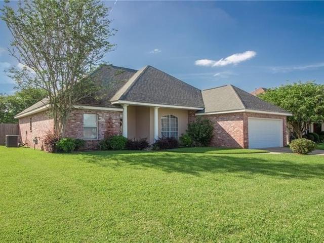 300 Oak Point Dr, Laplace, LA 70068