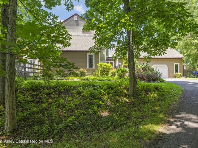 300 Old Saw Mill Rd, Germantown, NY 12526