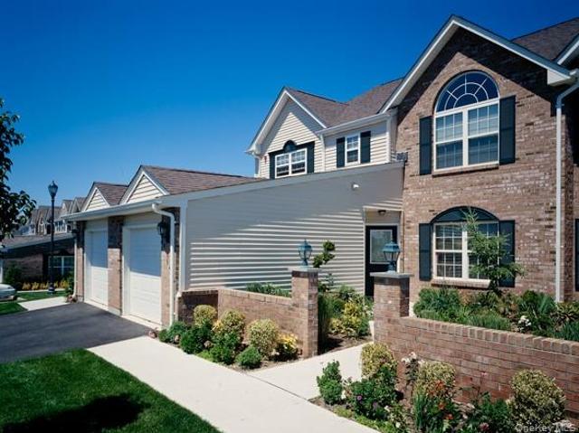 300 Overlook Dr, Unit 65, Farmingville, NY 11738 | MLS #914959