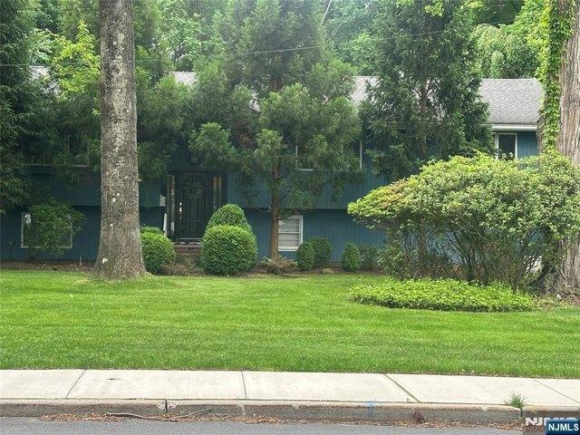 300 Lake Shore Dr, Haworth, NJ 07641