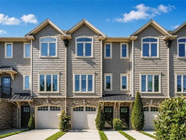 300 Lamberts Ln, Staten Island, NY 10314