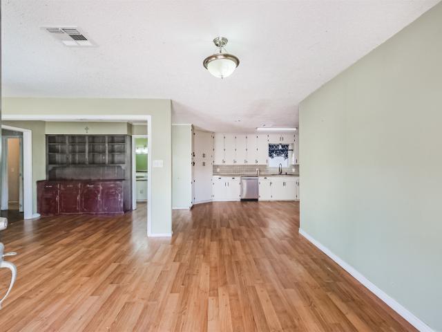 300 Market St, Louise, TX 77455 | MLS #17593