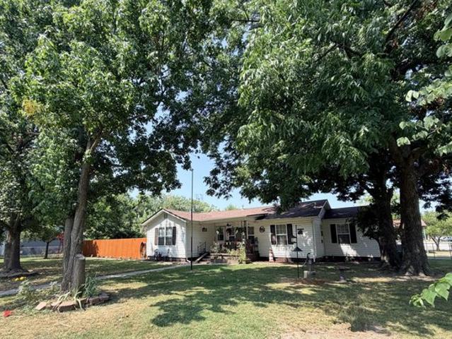 300 McBee St, Commerce, OK 74339