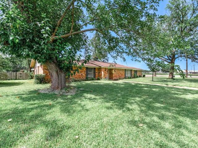 300 Merrell Dr, Sulphur Springs, TX 75482