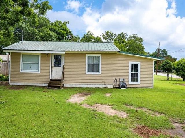 300 Murray St, Headland, AL 36345