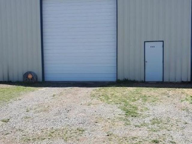 300 N 14th St, Clinton, OK 73601