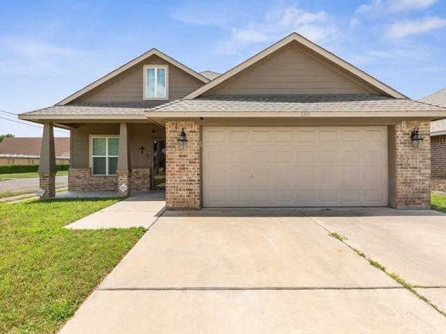 300 N Bermuda St, Lacy Lakeview, TX 76705