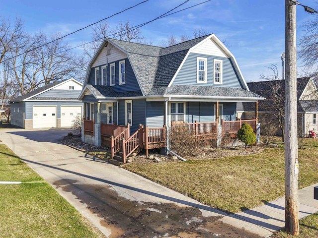 300 N Maple St, Black Creek, WI 54106