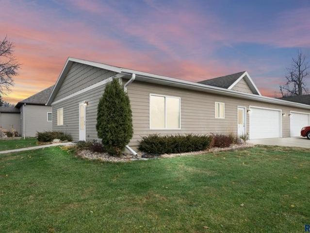 300 N Oaks Ave, Hartford, SD 57033