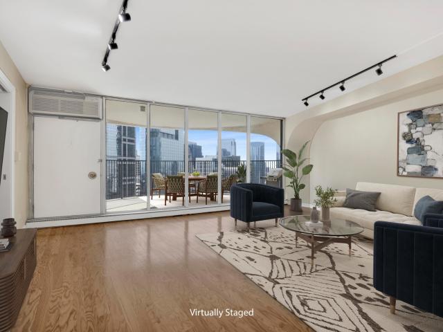300 N State St, Unit 4512, Chicago, IL 60654 | MLS #12543 | Compass