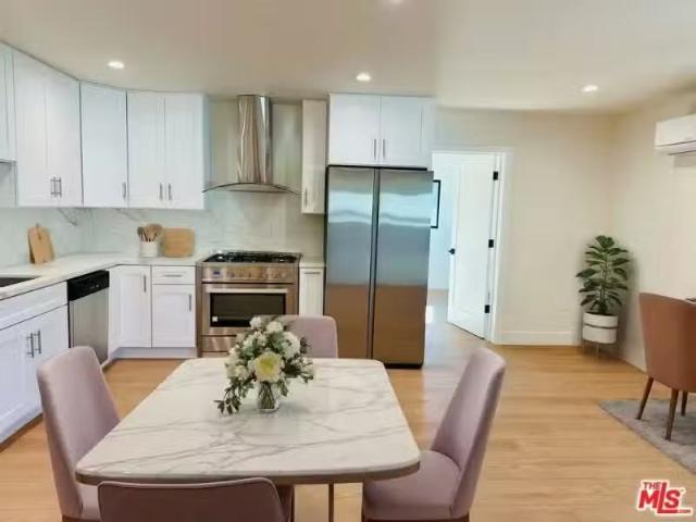 300 S Almont, A, Beverly Hills, CA 90212