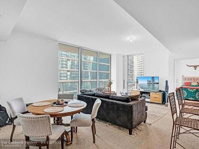 300 S Biscayne Blvd #2002, Miami, FL 33131