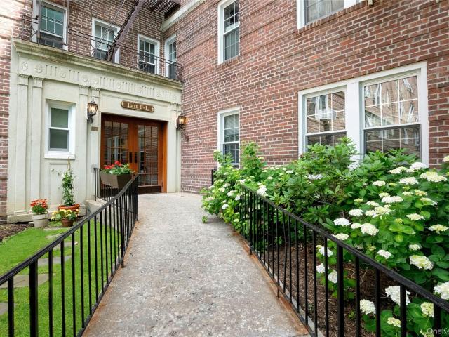 300 S Broadway 1 G