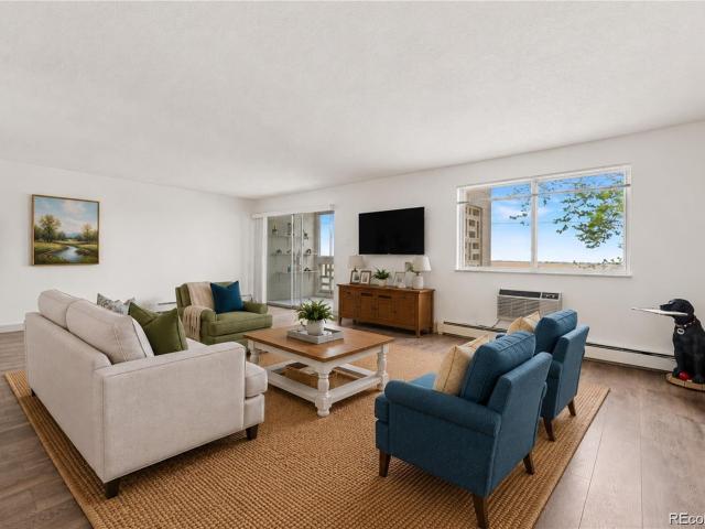 300 S Clinton Street # 8C