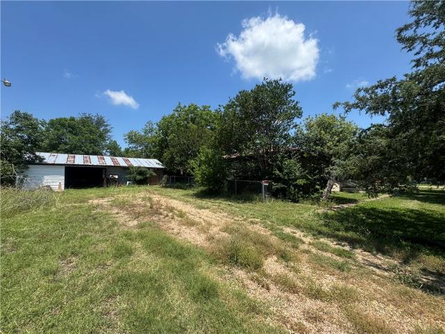 300 S Elm Ave, Cameron, TX 76520 | MLS #25009