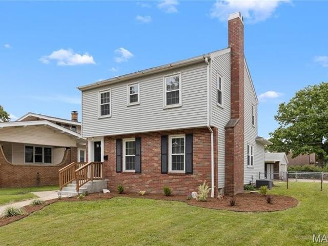 300 Sotier Pl, Wood River, IL 62095