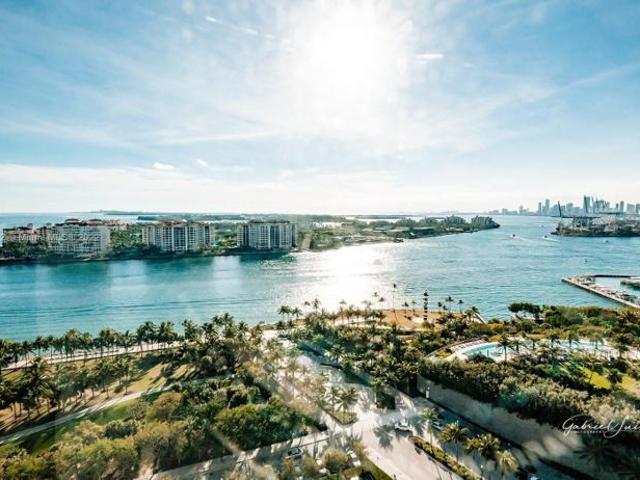 300 South Pointe Dr #2102 Miami Beach, FL 33139